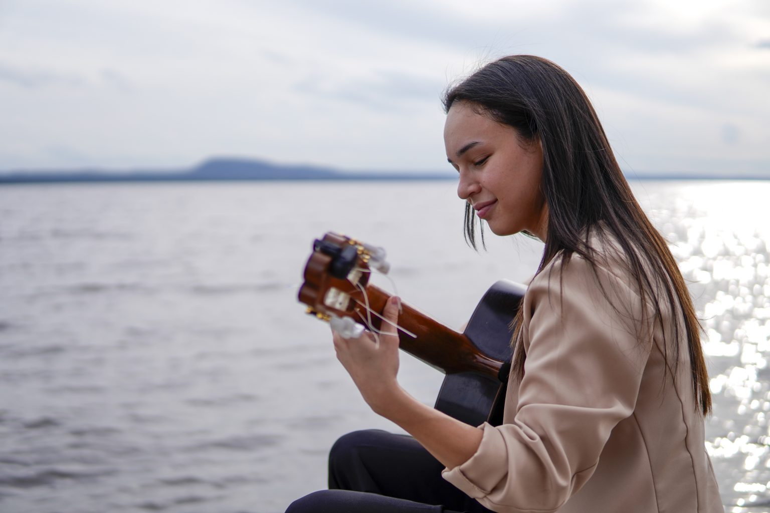 Salma Gómez, joven y embajadora de la guitarra clásica. | Secretaria ...